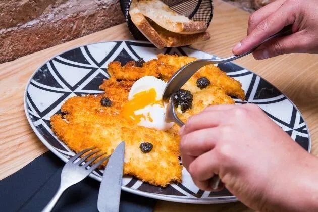 Escalope royal con trufa y huevo a baja temperatura | Gastronosfera